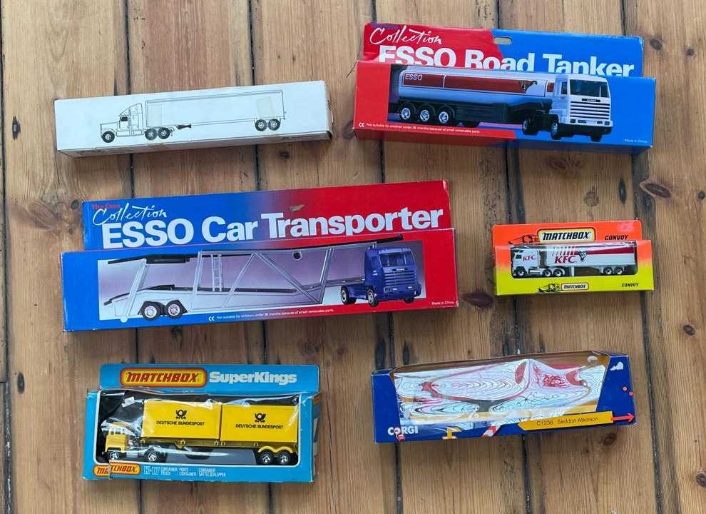 Lot 464 - A collection of die-cast model lorries, to